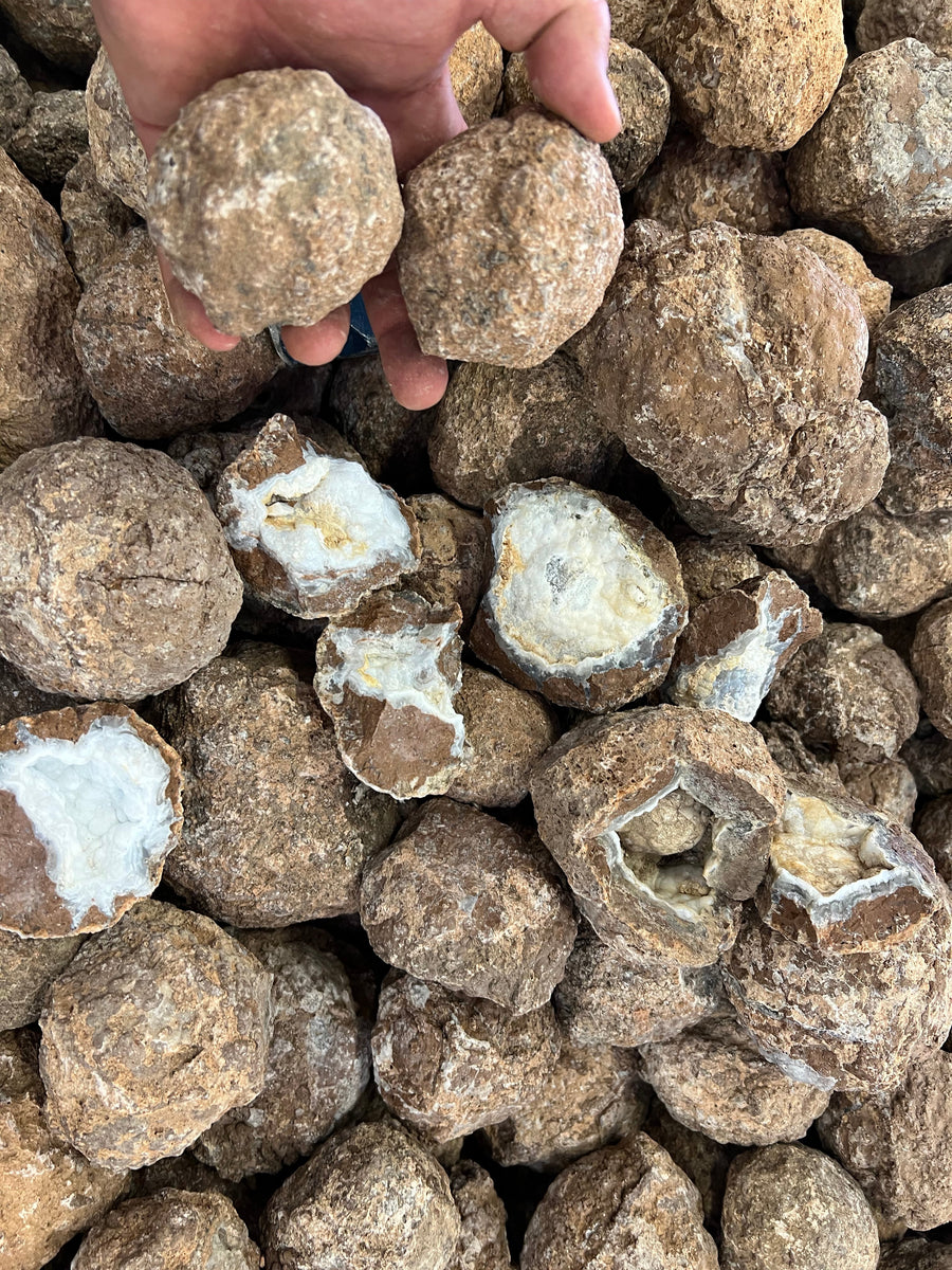Geodes UV (closed), Mexico - 100 pounds* – RoughStone.Rocks LLC